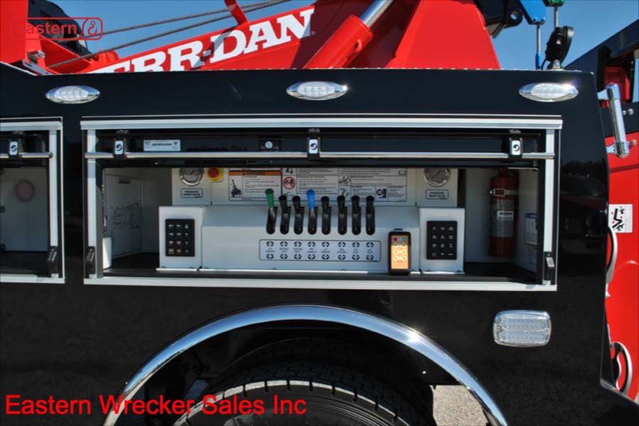 2019 Freightliner M2 with Jerr-Dan Single Axle 25-ton Integrated ...