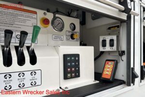 2023 Peterbilt 389 with Jerr-Dan JD50INT 50-ton Wrecker - Eastern ...